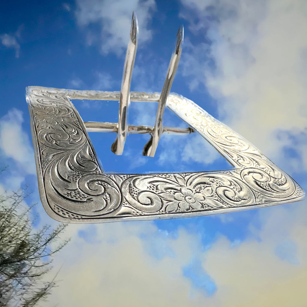 "The Emperor's New Belt" Brooch – fables